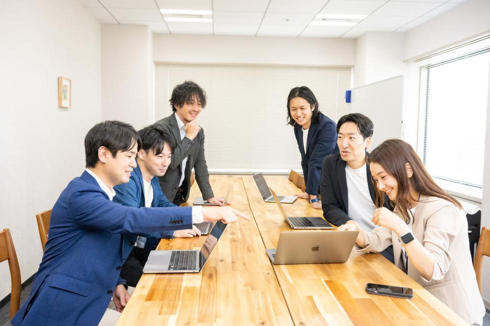 組織立ち上げ｜1人目デザイナーとして、自社・クライアント事業拡大に貢献！ - 株式会社ScalehackのUI/UXデザイナーの採用 - Wantedly