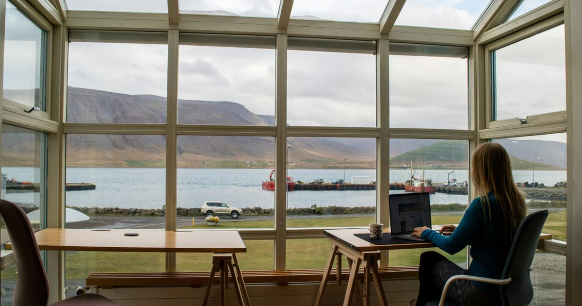 場所に縛られずに働きたい・クリエイタースクールのメッセージ対応スタッフ - UNIT BASE株式会社の動画クリエイターの採用 - Wantedly